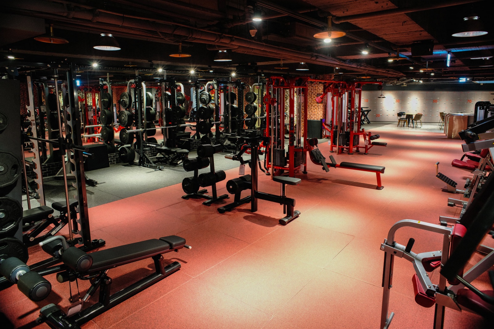 【MORE FIT 評價】寵壞健友的完善健身環境，3 大分店跨館通用不加價 - 七分之二的探索