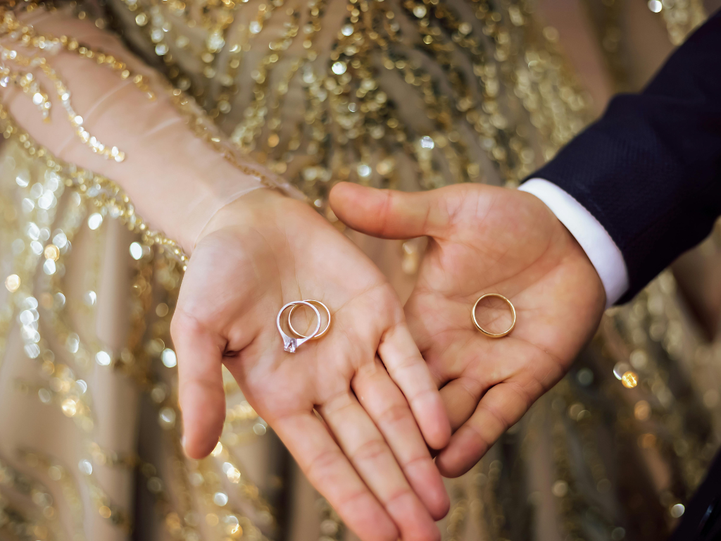 The Ultimate Guide to Choosing Wedding Rings｜What Materials Are ...